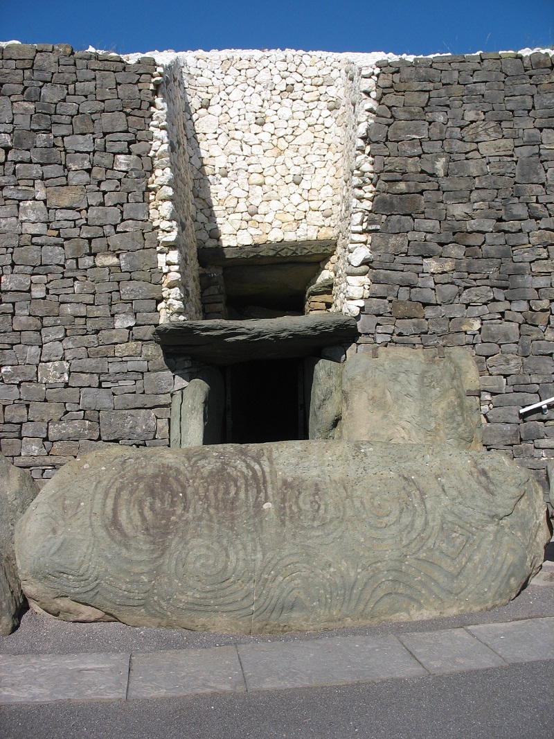 Prehistoric Tombs in Ireland - Modern Day Time Traveler